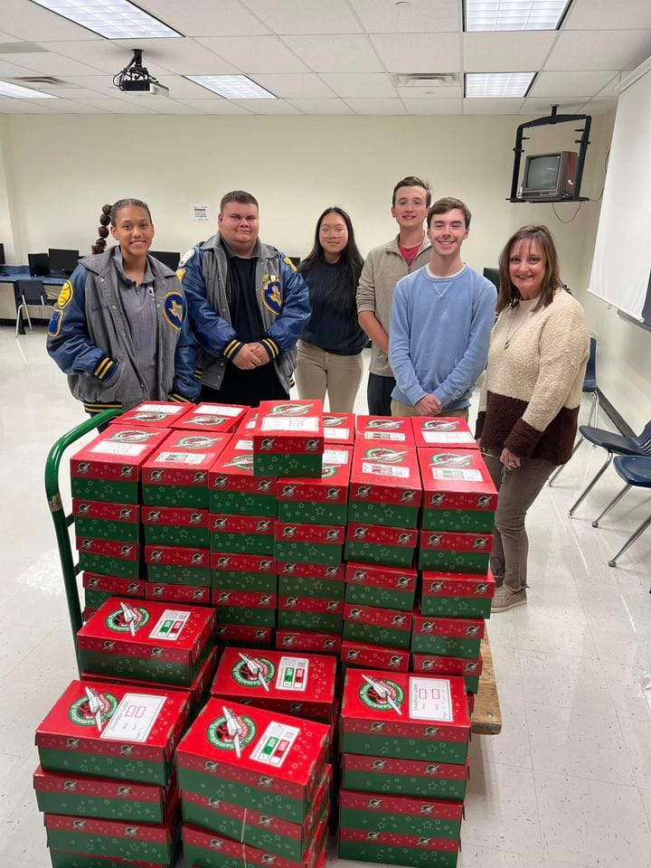 CHS National Honor Society Gives Back – CHS Student Connection